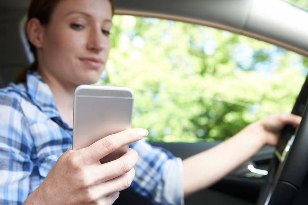 Drivers more likely to use phones while speeding - Auto Service World